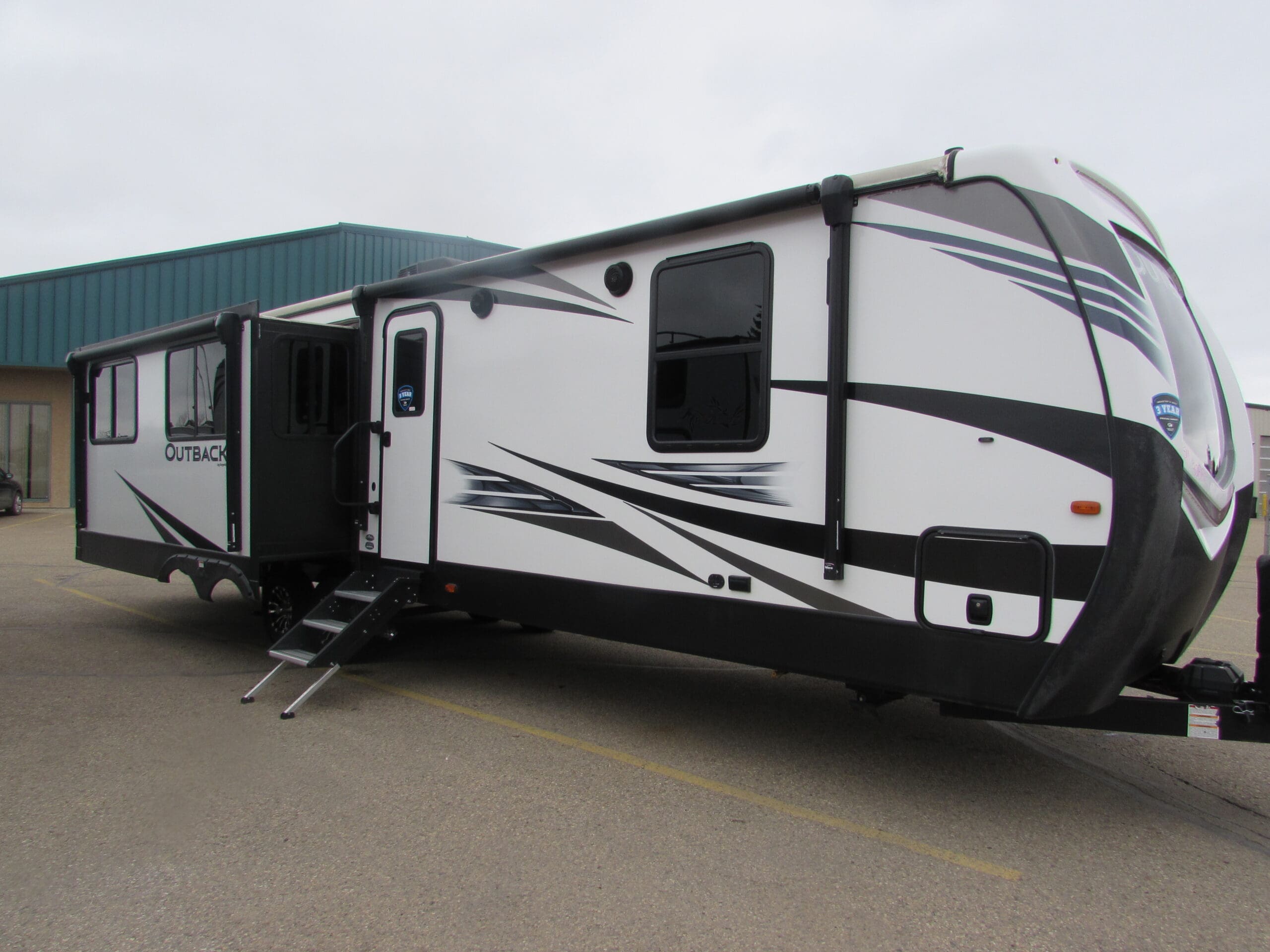 2021 KEYSTONE OUTBACK 328RL | Vellner Leisure Products Ltd - RVC Navigator