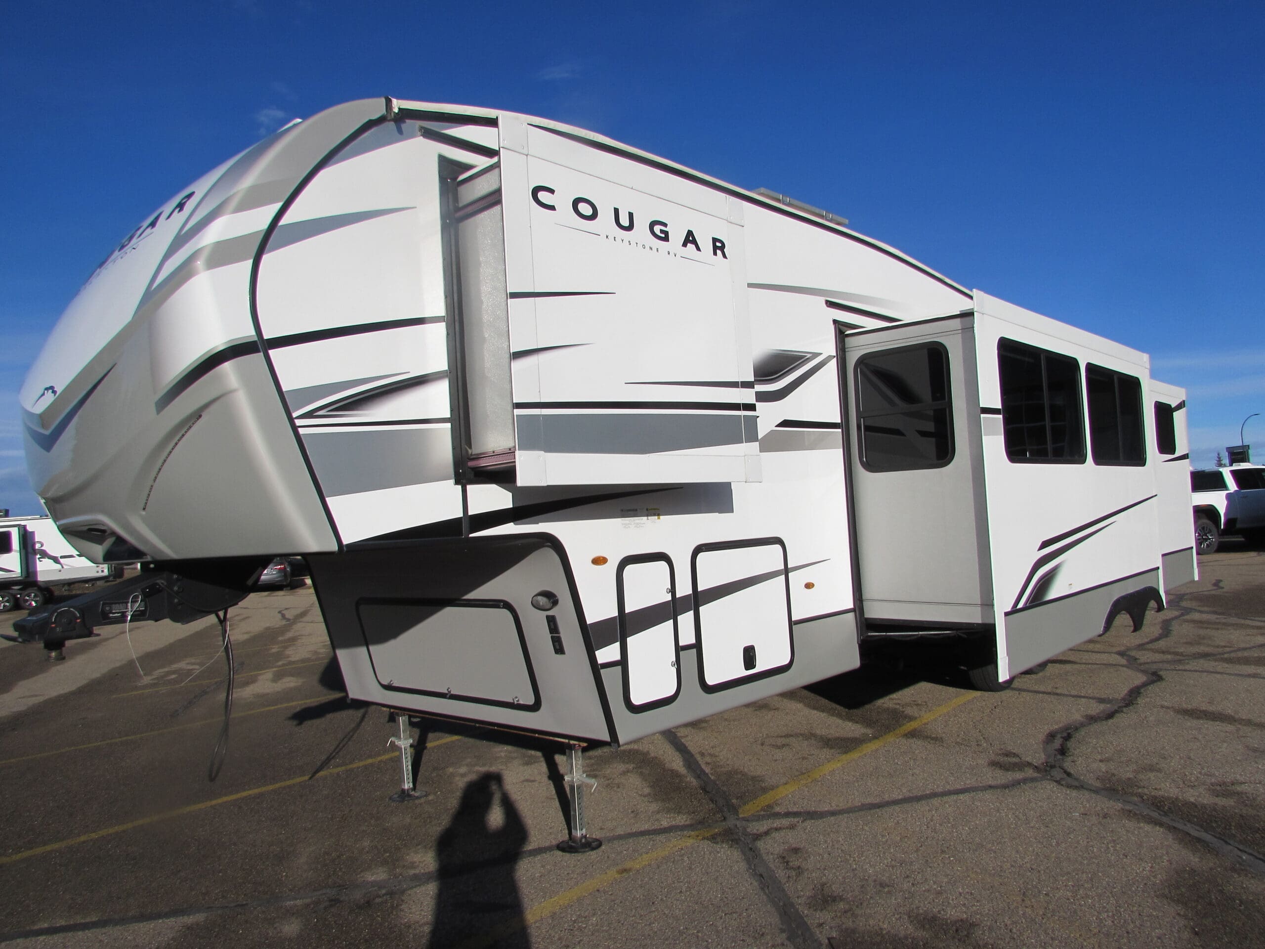 2023 KEYSTONE COUGAR 32BHS | Vellner Leisure Products Ltd - RVC Navigator