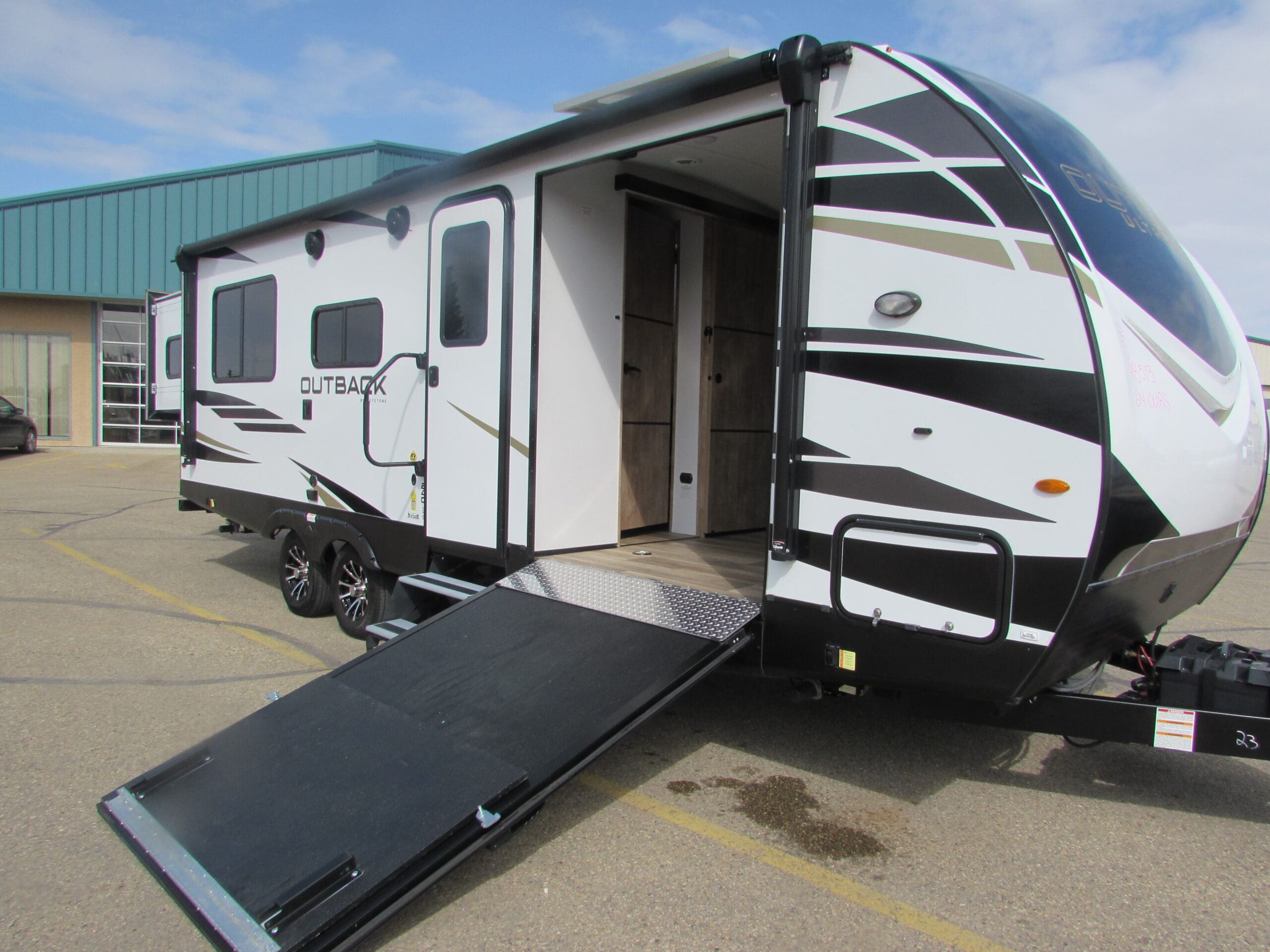 2023 KEYSTONE OUTBACK 240URS | Vellner Leisure Products Ltd - RVC Navigator