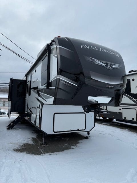 2021 Avalanche 390DS by Keystone Rv | Stone’s RV - RVC Navigator