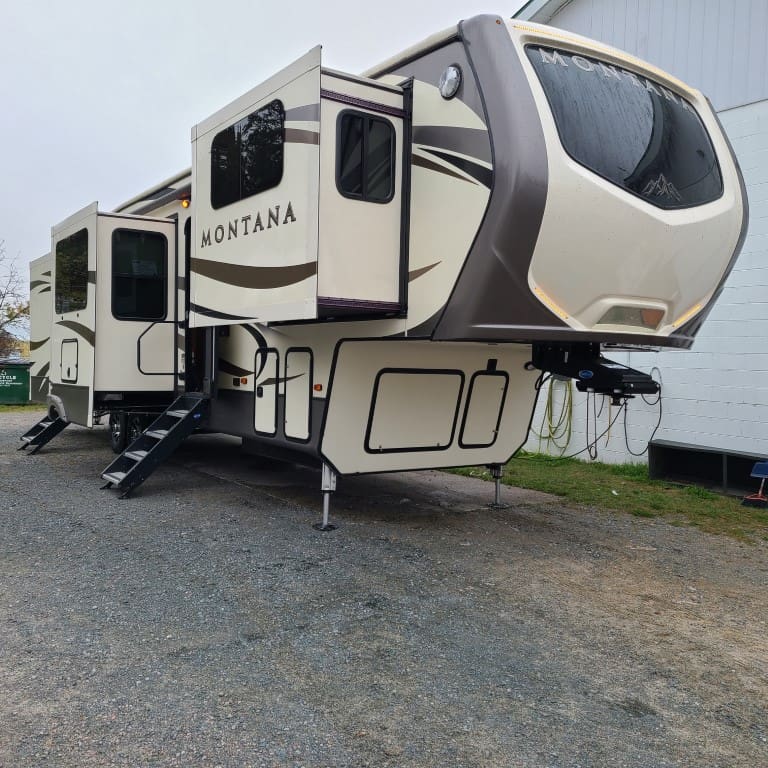 2018 MONTANA 3730FL BY KEYSTONE | RVC Navigator: RV Search Engine