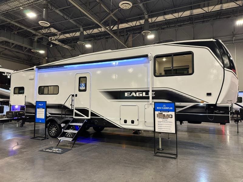 Jayco EAGLE 27MLC 2025 | VRSoulièreSherbrooke - RVC Navigator